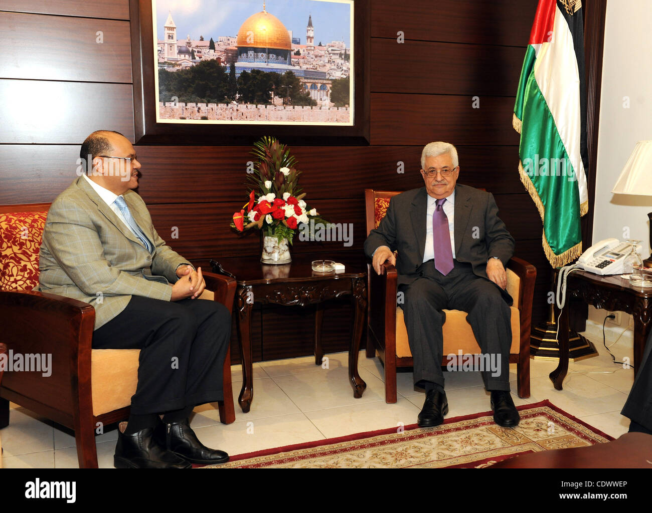 Palestinian President Mahmoud Abbas (Abu Mazen) meets with the Egyptian ...