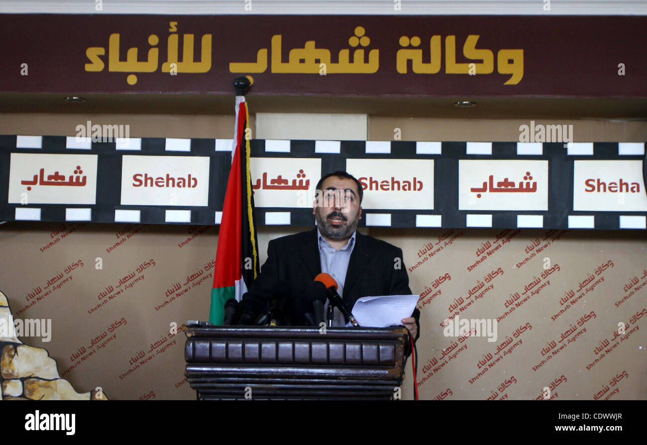 Understanding media hi-res stock photography and images - Alamy