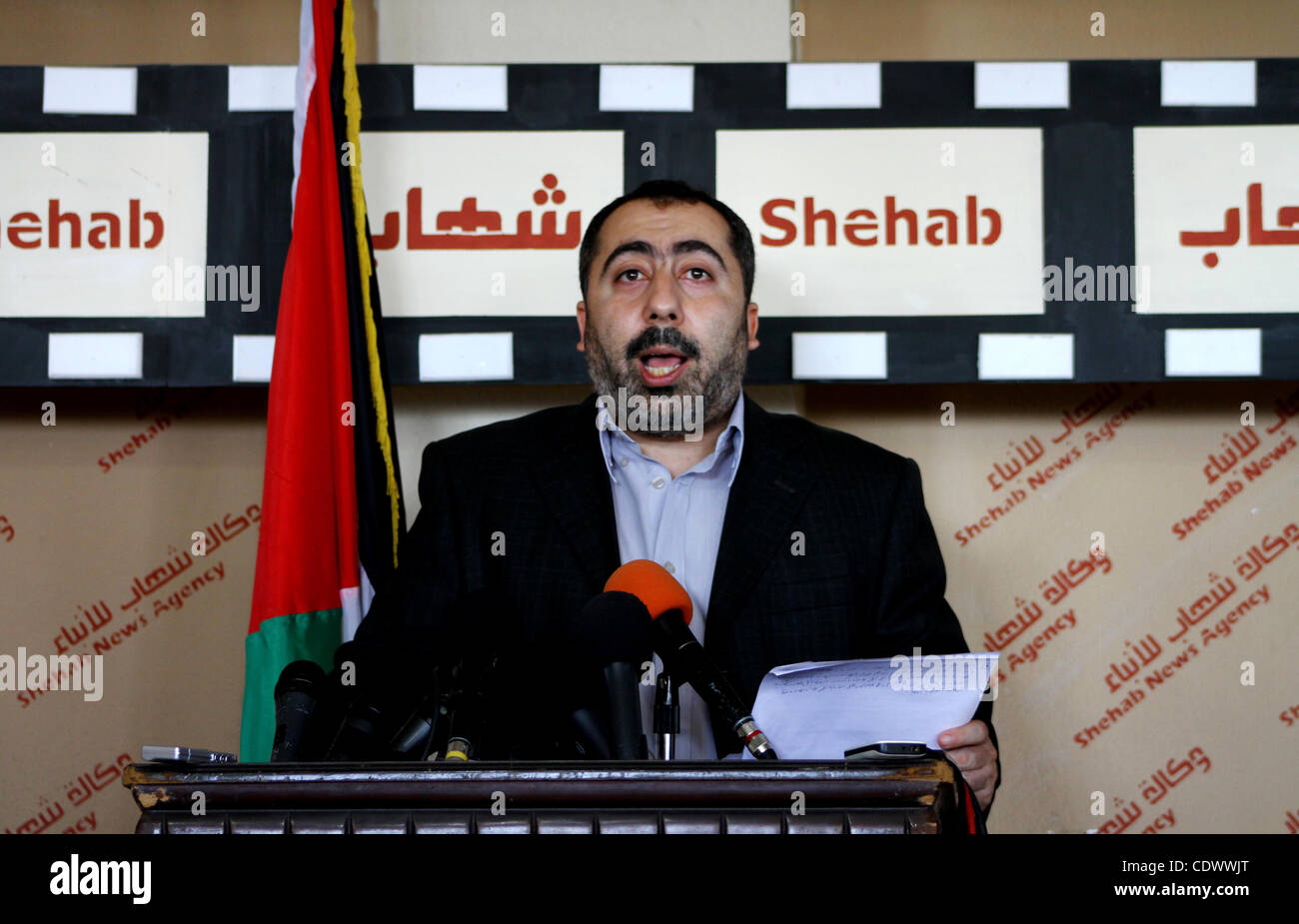 Understanding media hi-res stock photography and images - Alamy