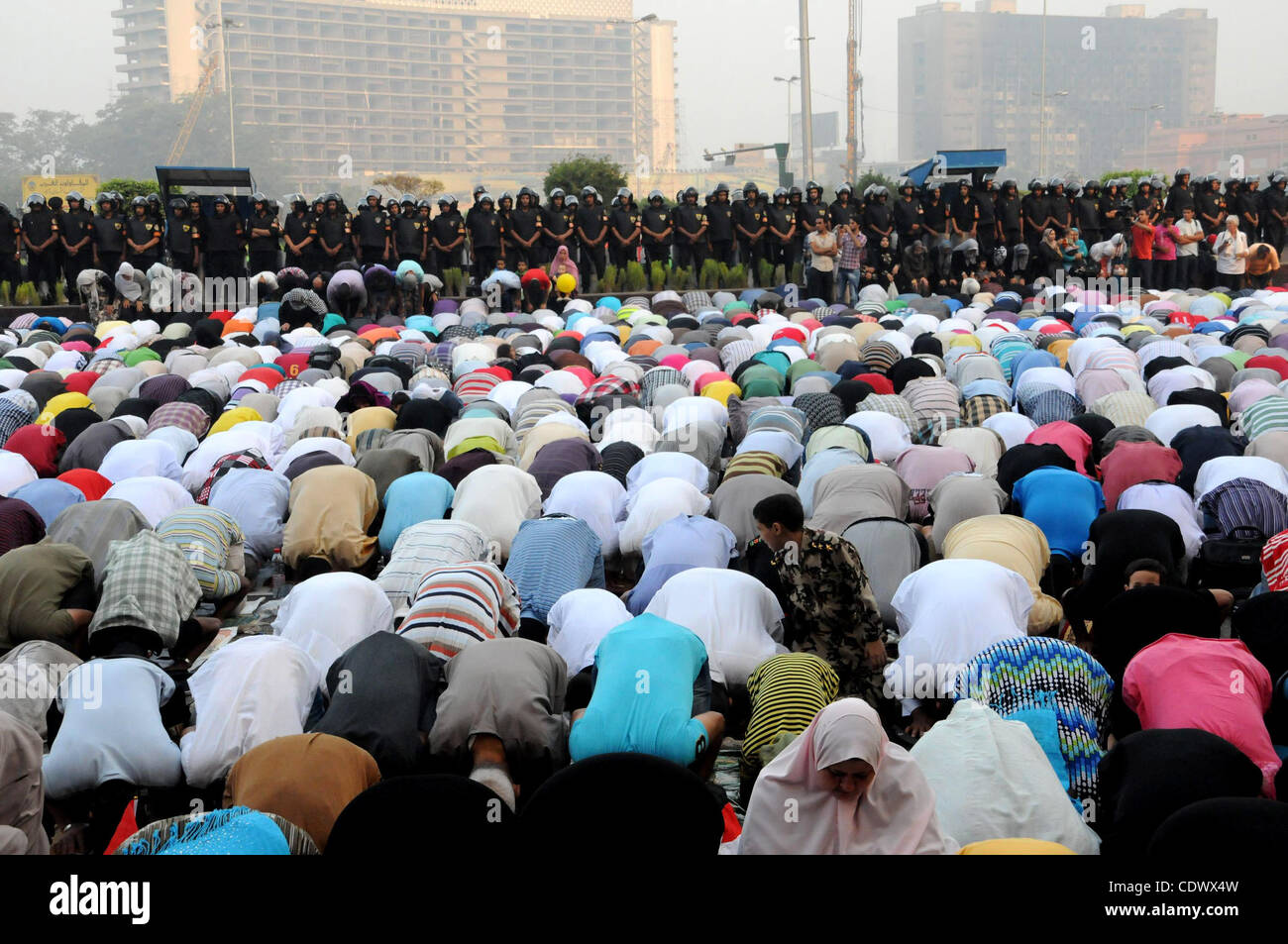 Aug. 30, 2011 - Cairo, Egypt - Police and military stand guard as ...