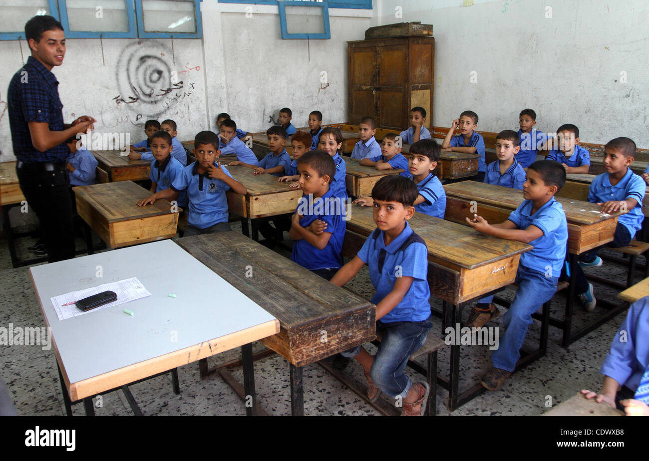 Palestinian students return back to their school in the morning of the ...