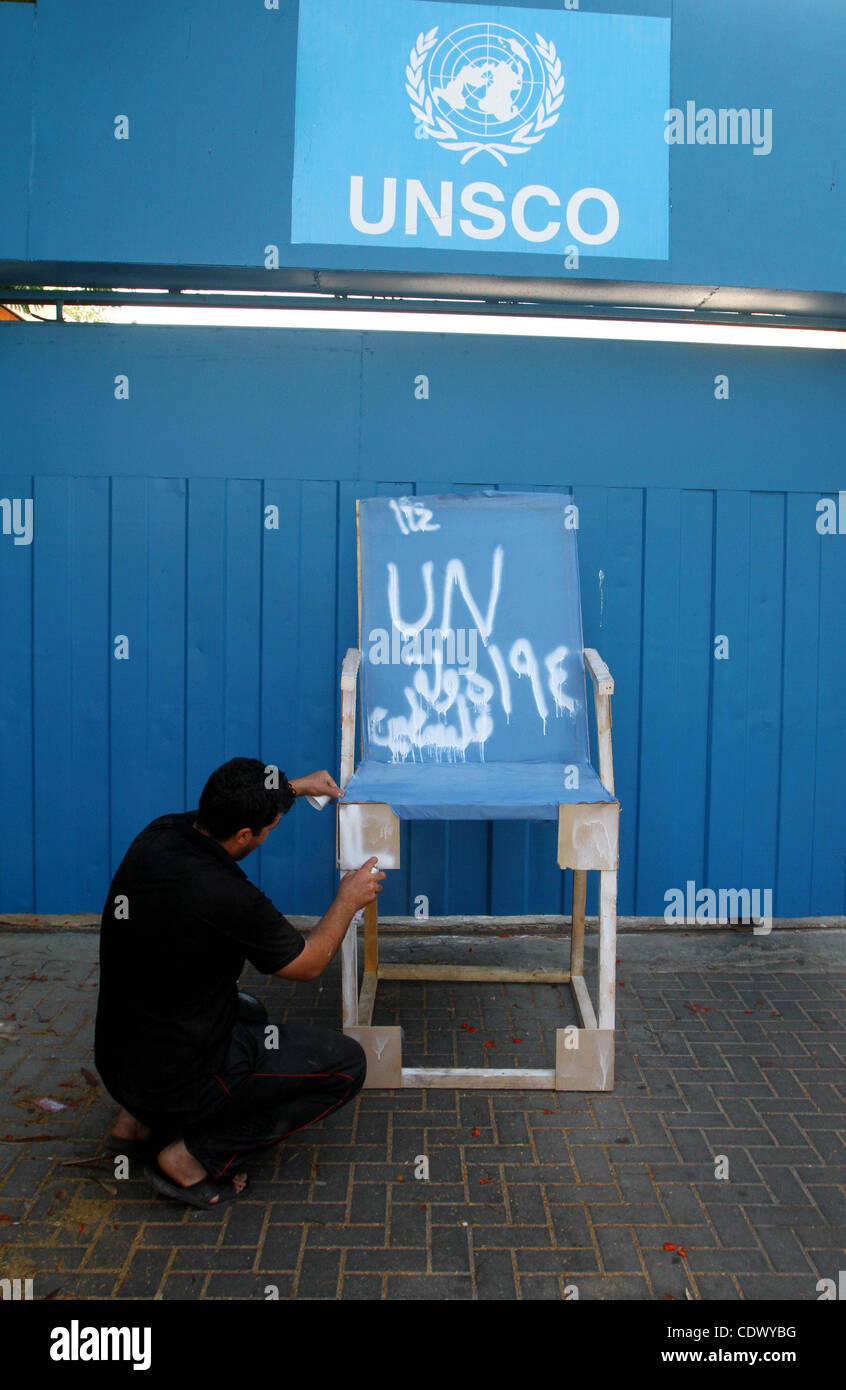 Sep. 21, 2011 - Gaza City, Gaza Strip - Palestinian carpenter MUSTAFA ...