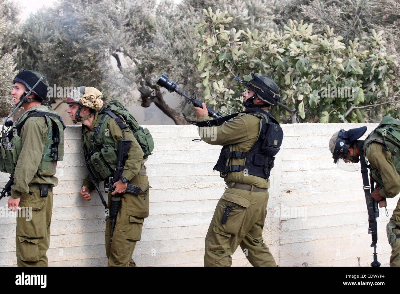 Israeli troops clash with Palestinian stone throwers in the West Bank ...