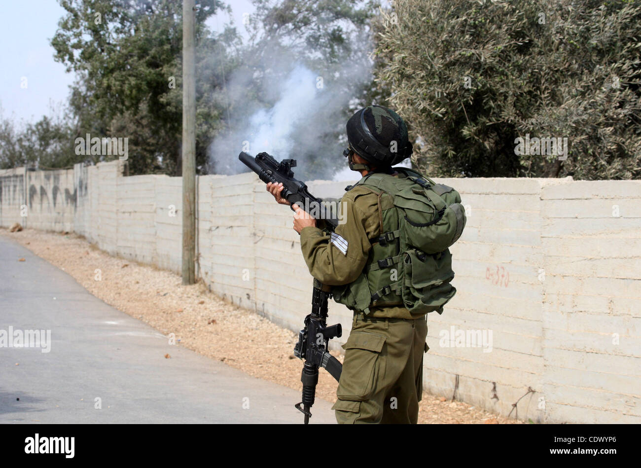 Israeli troops clash with Palestinian stone throwers in the West Bank ...