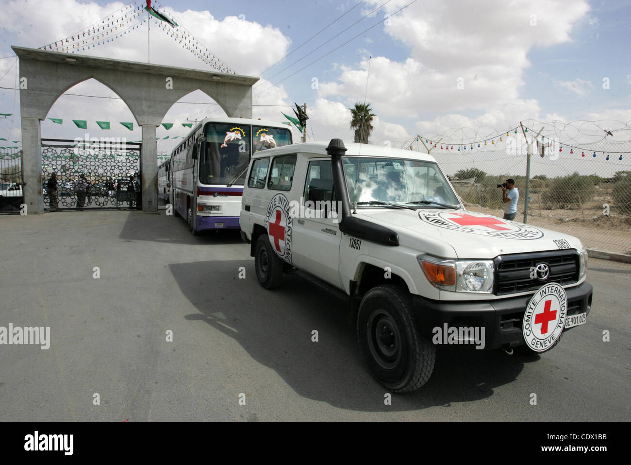 Prisoner transfer hi-res stock photography and images - Alamy