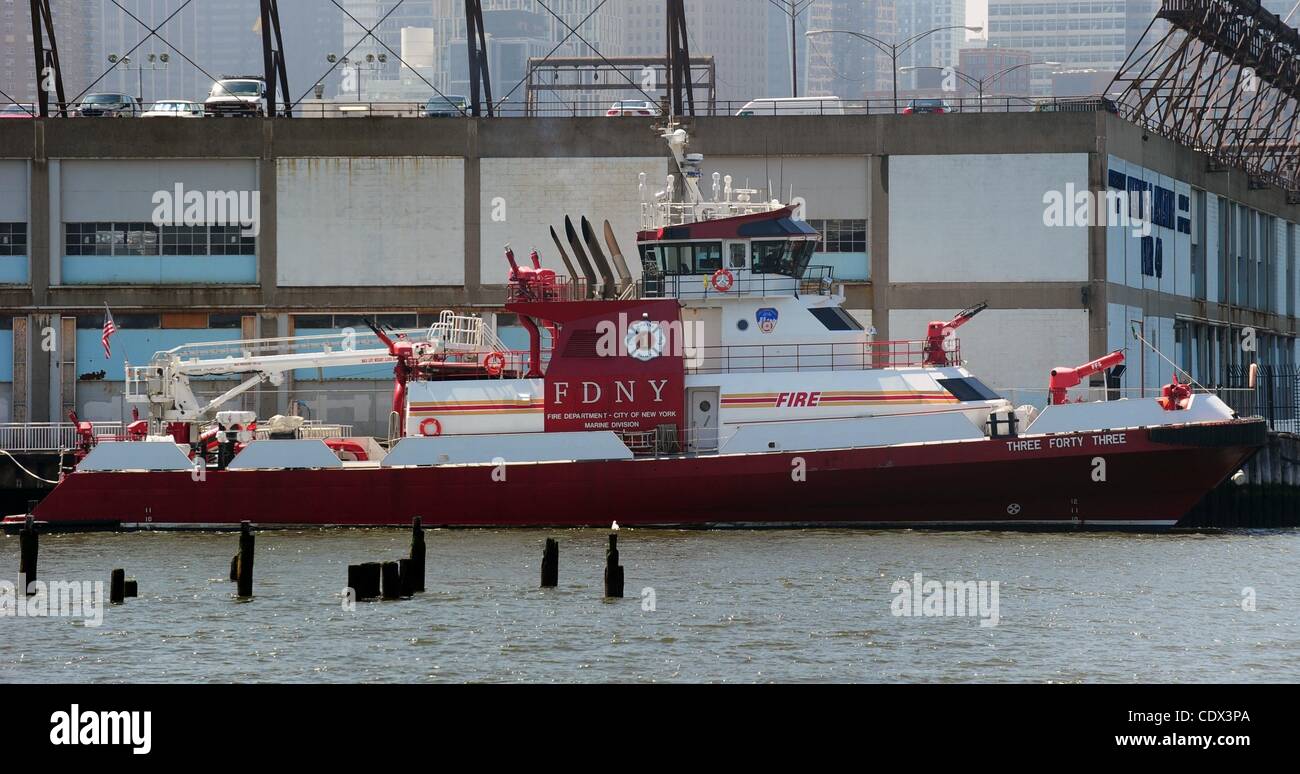 July 26, 2011 - Manhattan, New York, U.S. - The FDNY fireboat ...