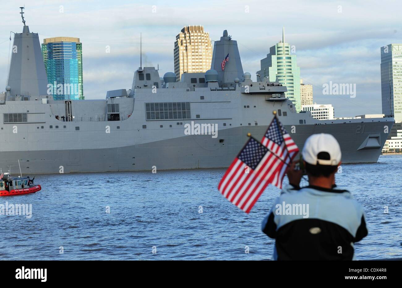 Uss new york lpd 21 hi-res stock photography and images - Alamy