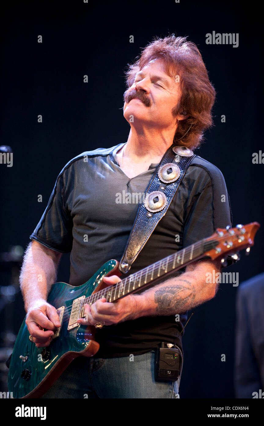 The mountain brothers concert hi-res stock photography and images - Alamy