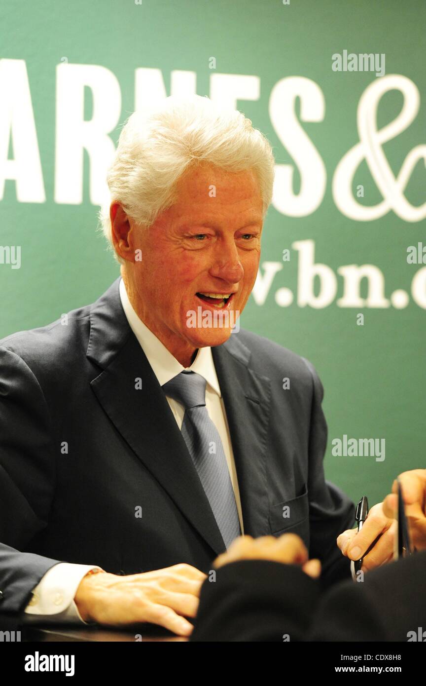 Nov. 8, 2011 - Manhattan, New York, U.S. - Former President BILL ...