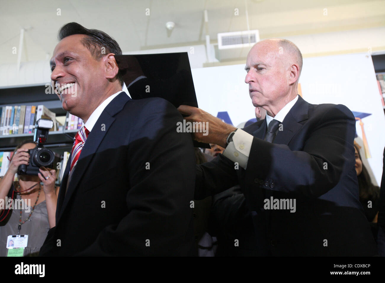 Jerry brown bill sign hi-res stock photography and images - Alamy