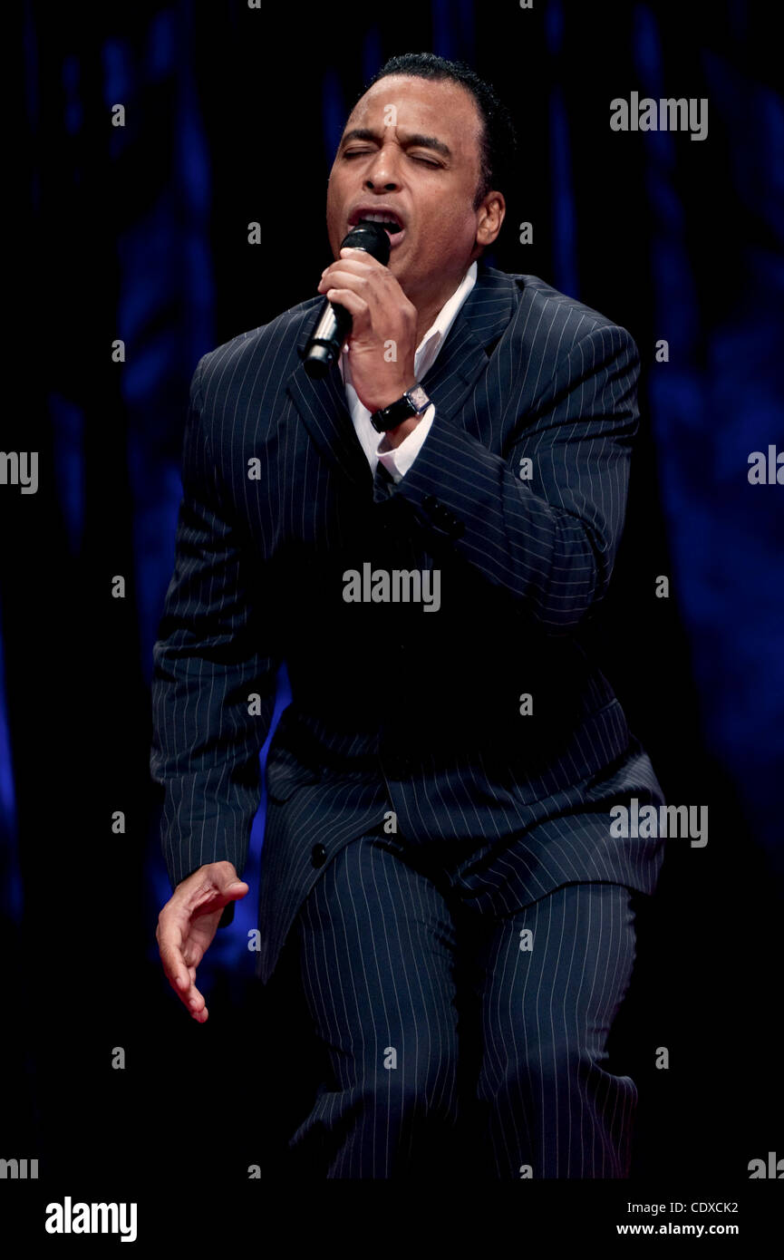 Sept. 22, 2011 - Los Angeles, California, USA - Jon Secada sings the ...