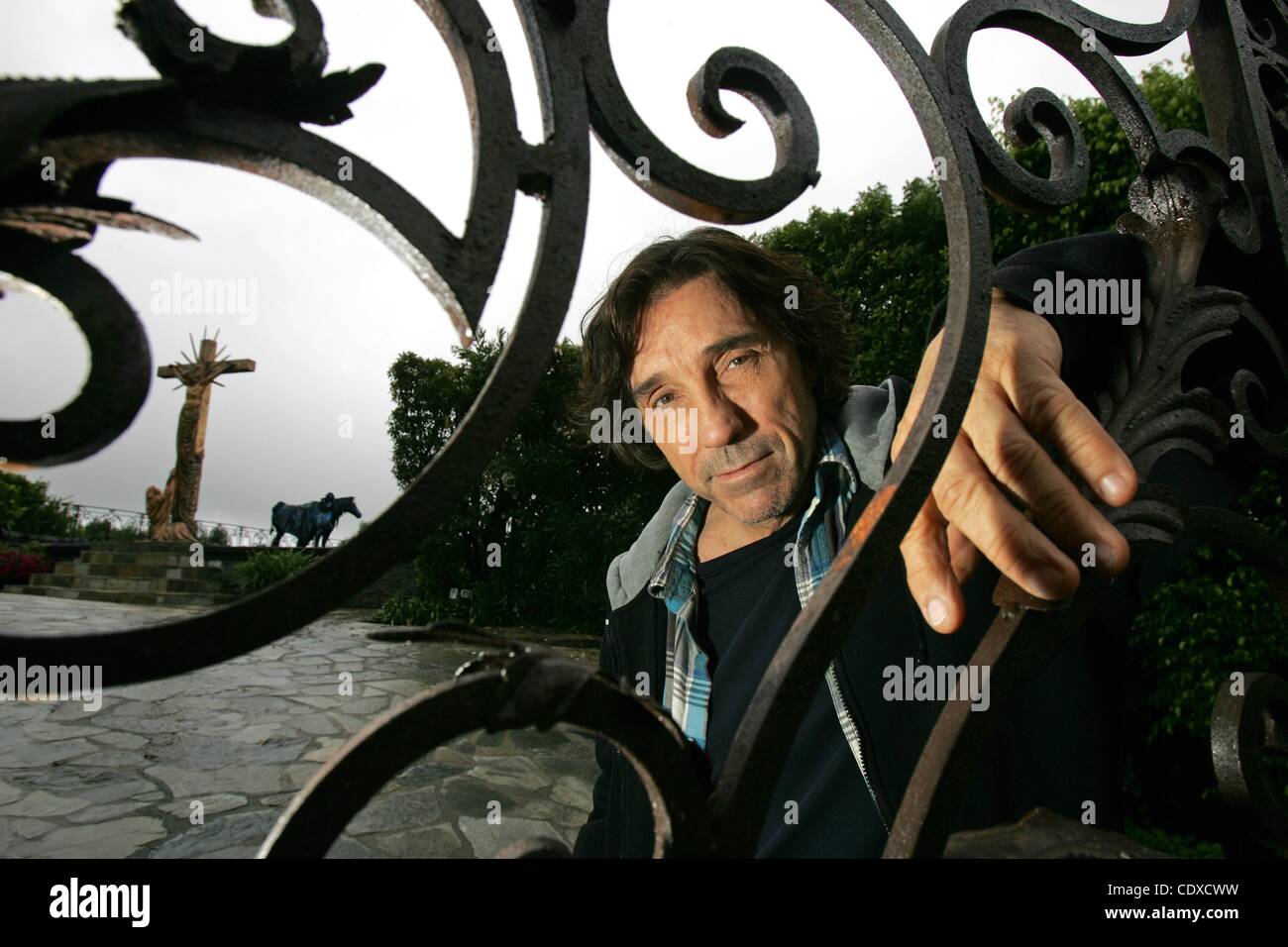 Building wraps hi-res stock photography and images - Alamy