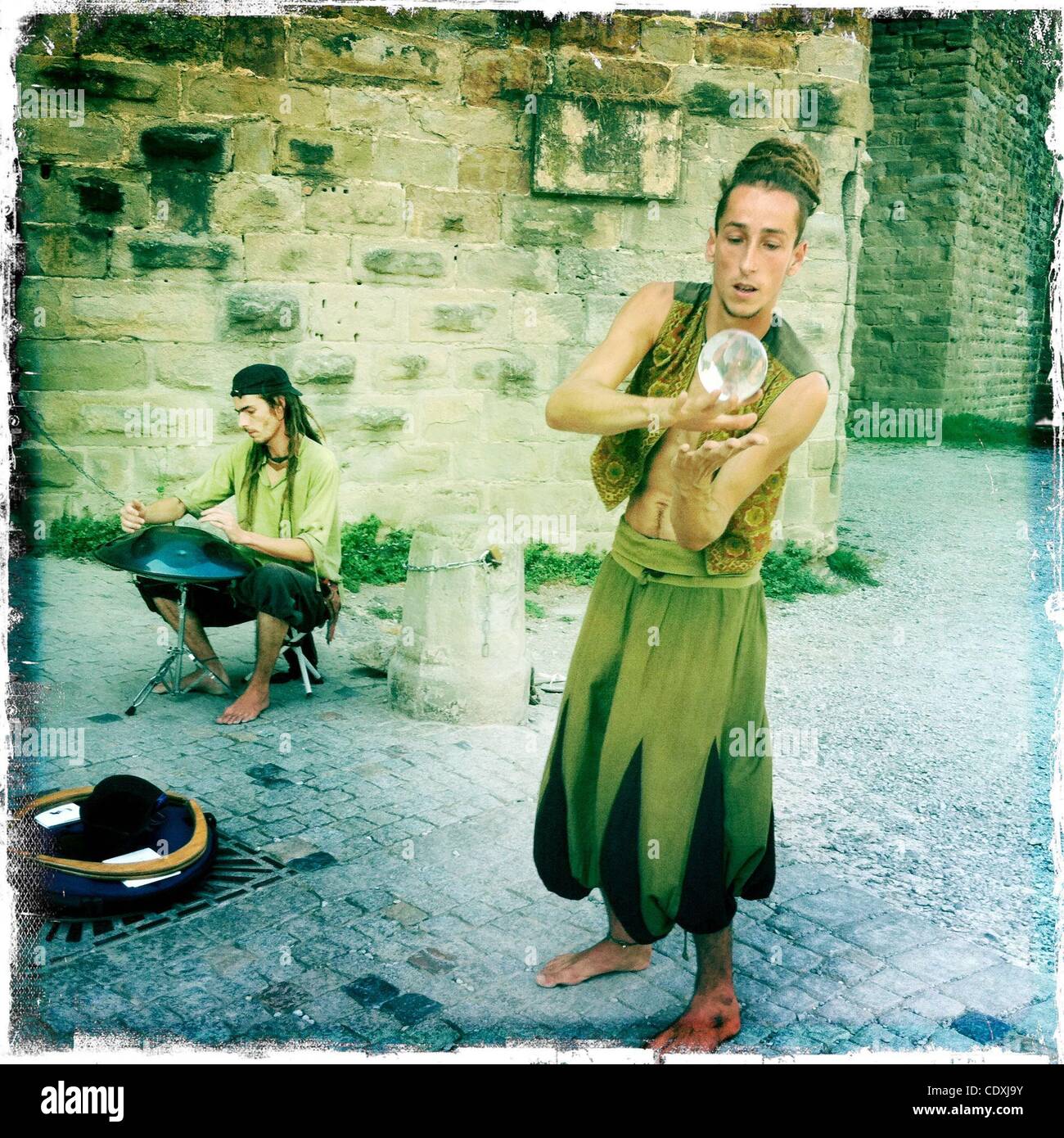 Sept. 5, 2011 - Carcassonne, FRANCE - Minstrels entertain visitors ...