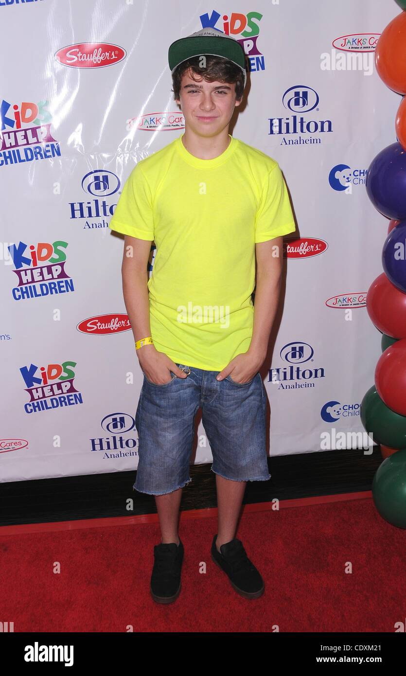 Aug. 14, 2011 - Hollywood, California, U.S. - ''Kids Help Children ...