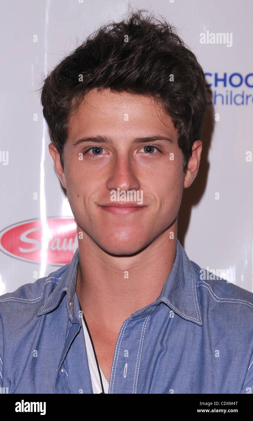 Nicholas Ullrich's Instagram, Twitter & Facebook on IDCrawl