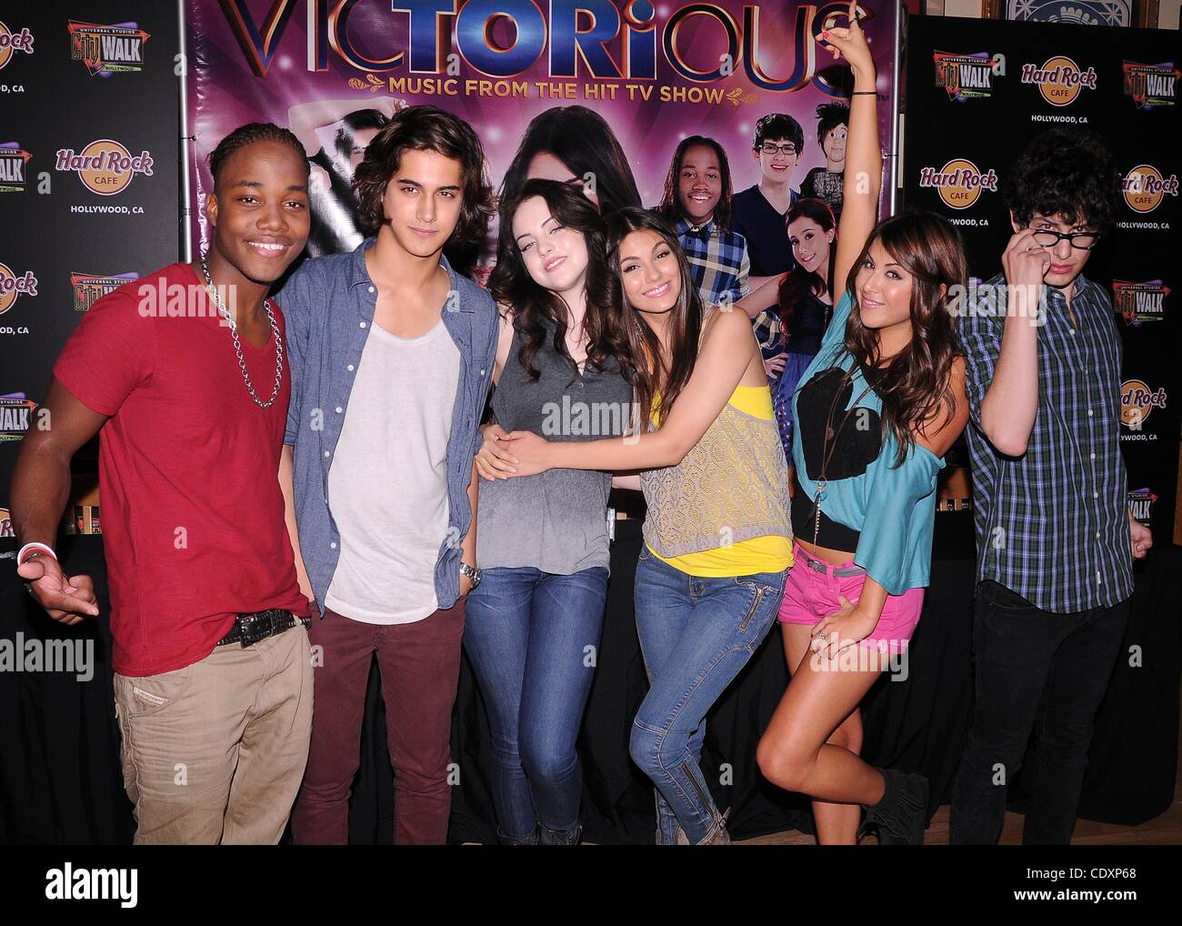 Sept. 16, 2011 - Hollywood, California, U.S. - Victoria Justice adn the ...