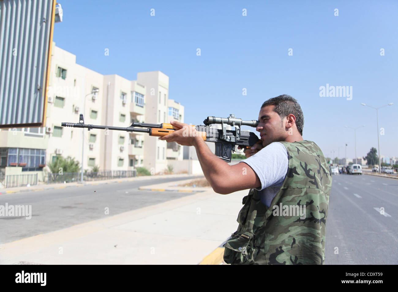 Heavy fighting in Gaddafi's last stronghold Stock Photo - Alamy