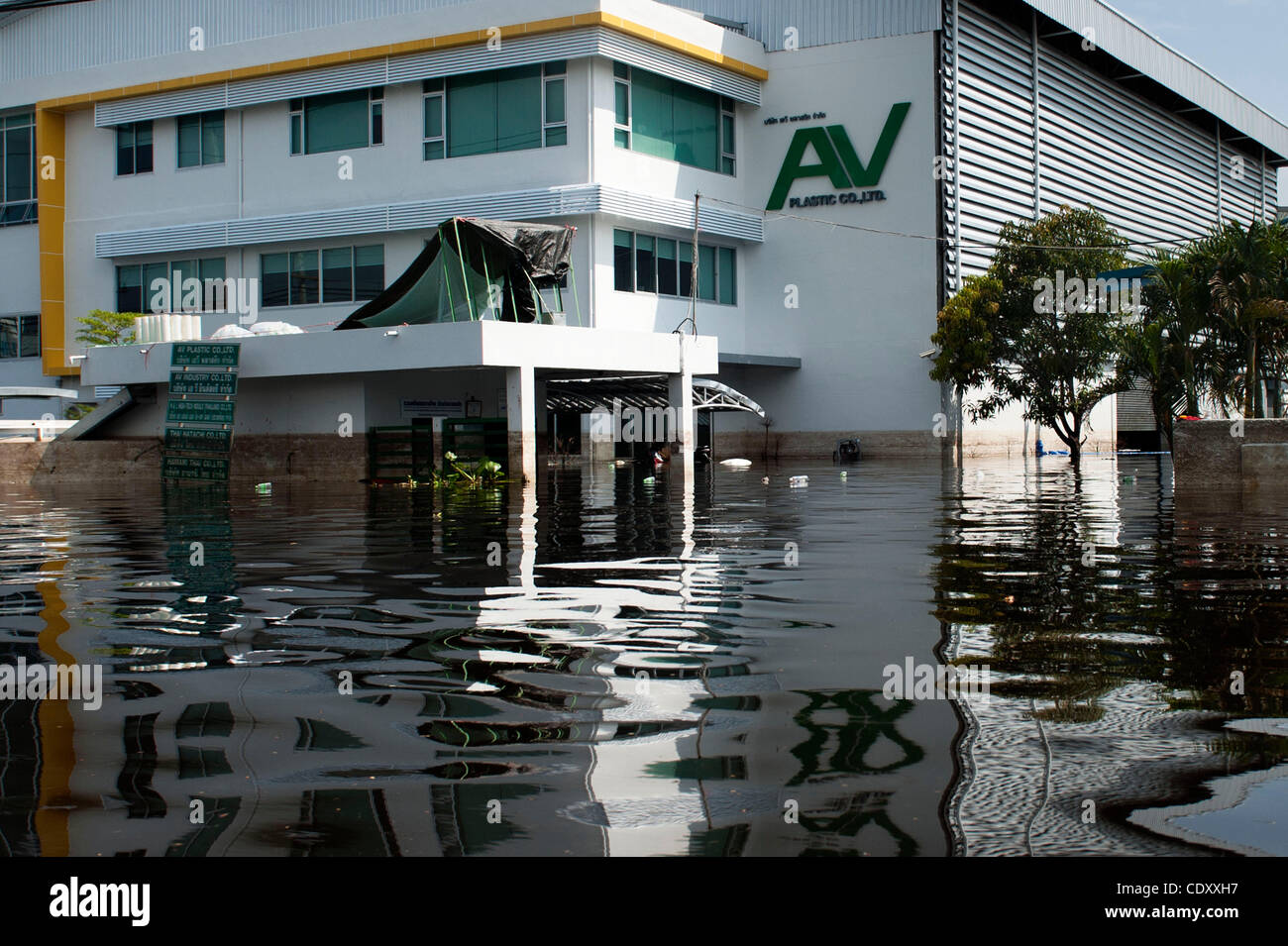 Thailand floods factory hi-res stock photography and images - Alamy
