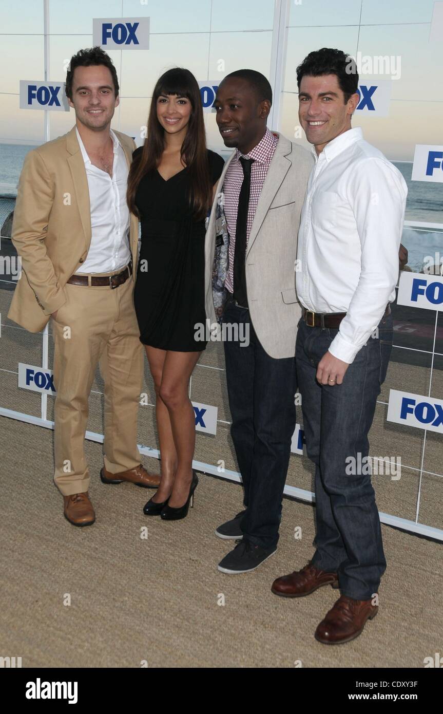 New girl cast hi-res stock photography and images - Alamy