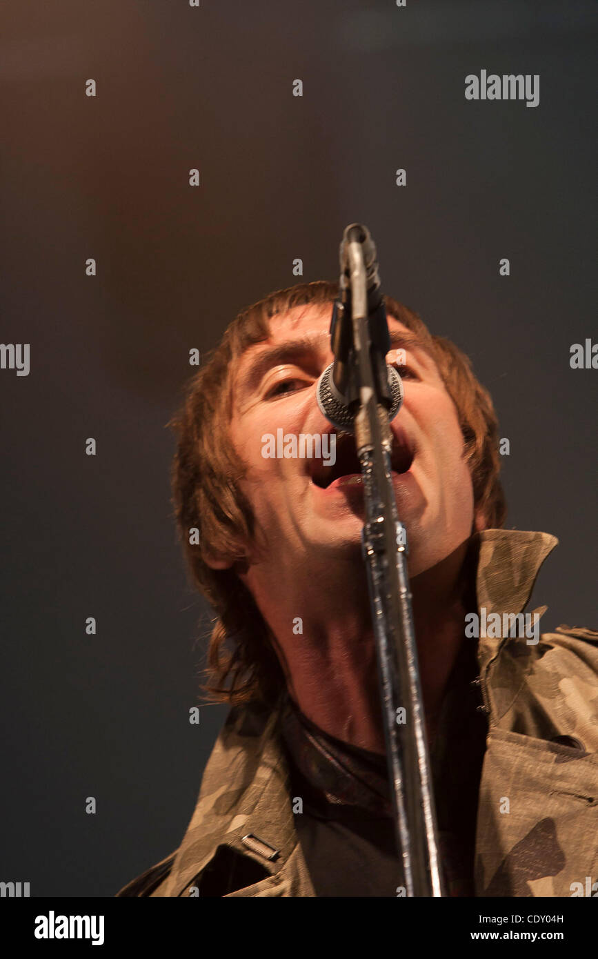 Beady Eye live in Rome, Liam Gallagher, Gem Archer, Andy Bell, e Chris ...