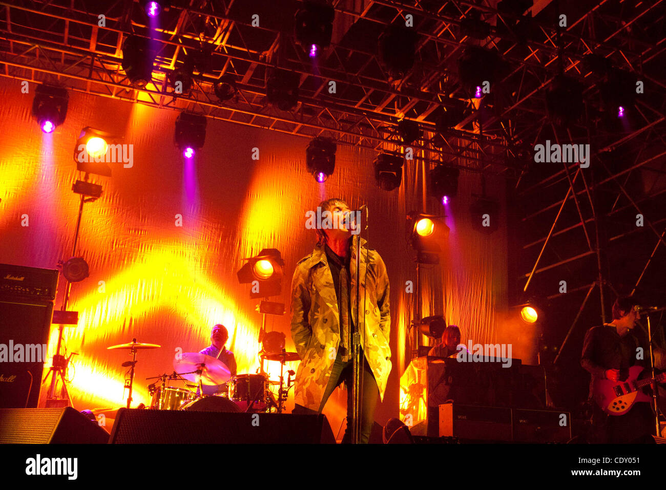 Beady Eye live in Rome, Liam Gallagher, Gem Archer, Andy Bell, e Chris ...