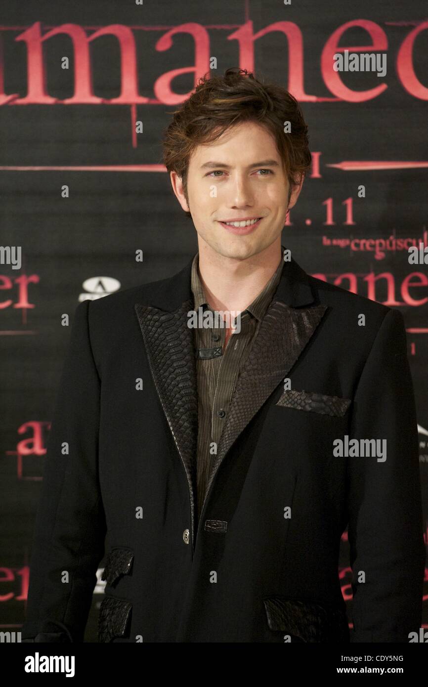 Jackson rathbone twilight hi-res stock photography and images - Alamy
