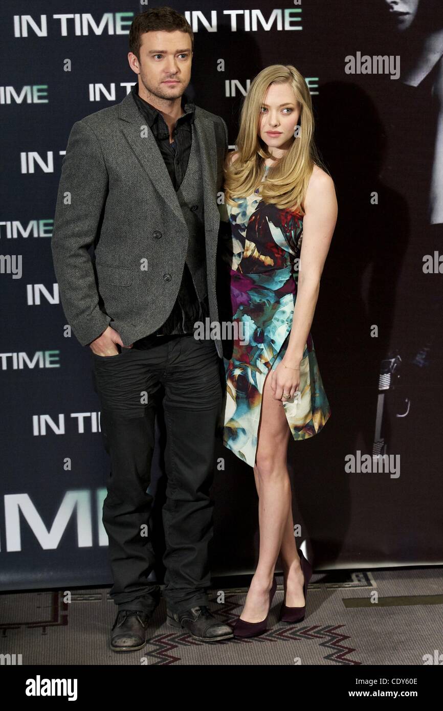 Justin timberlake seyfried in time hi-res stock photography and images ...