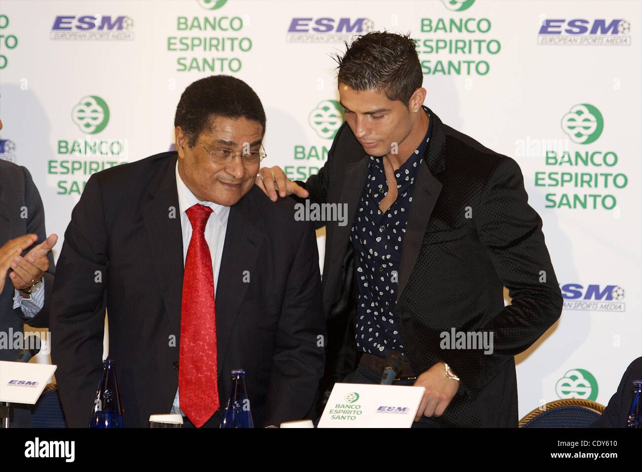 Nov. 4, 2011 - Madrid, Spain - Cristiano Ronaldo receives the European ...