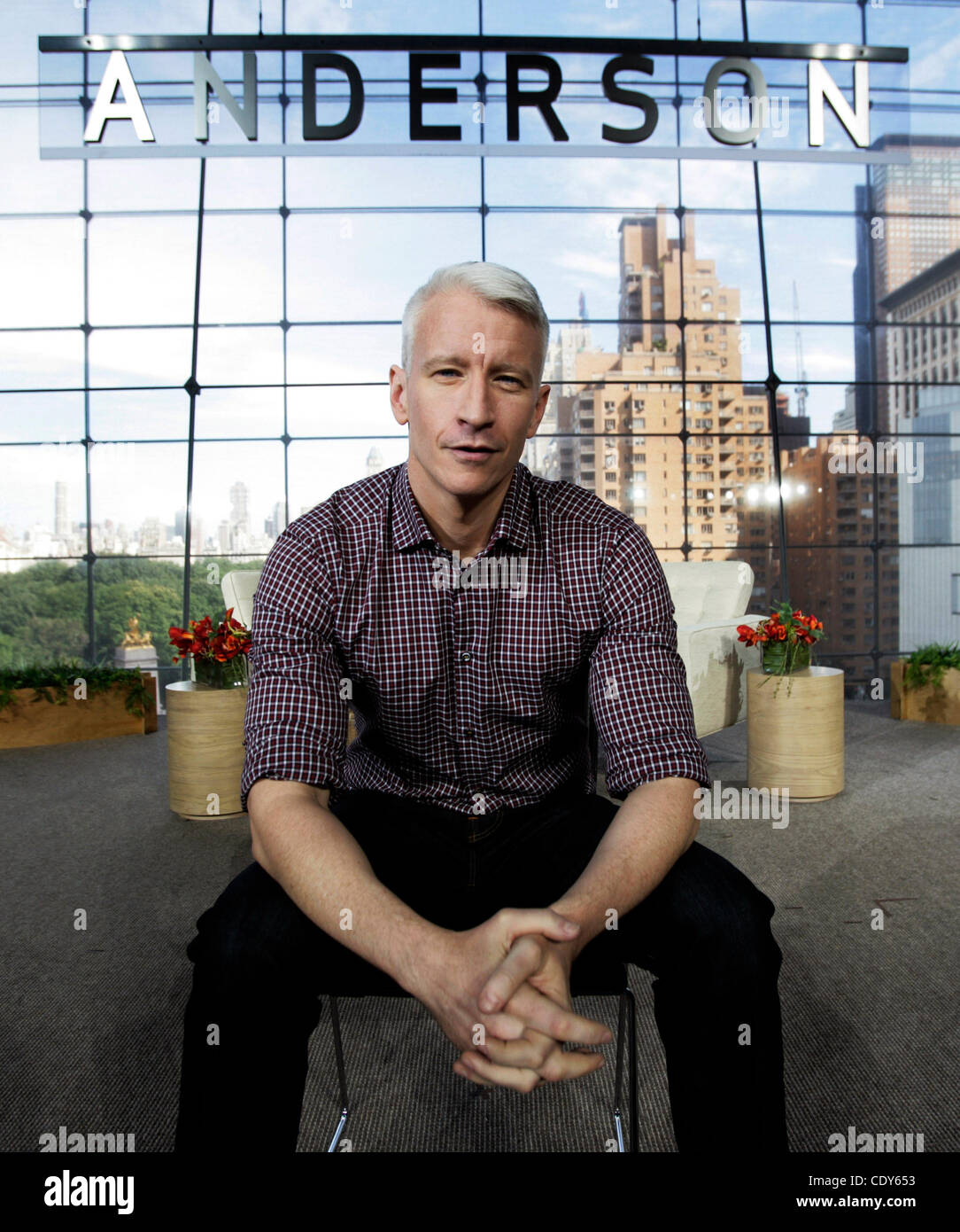 Nov. 10, 2011 - New York, NY, U.S. - ANDERSON COOPER on the set of his ...