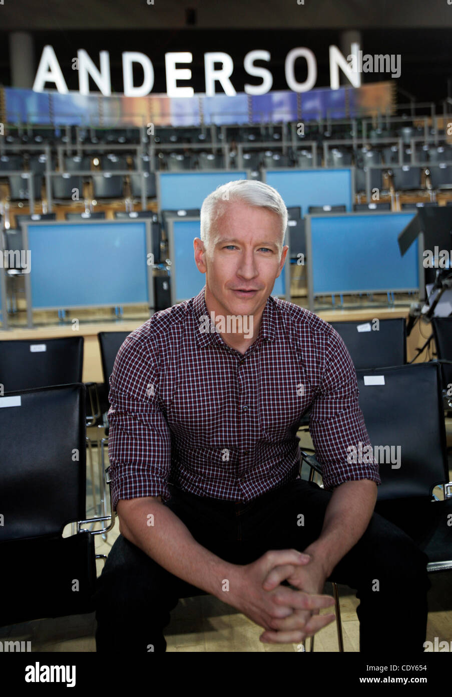 Nov. 10, 2011 - New York, NY, U.S. - ANDERSON COOPER on the set of his ...