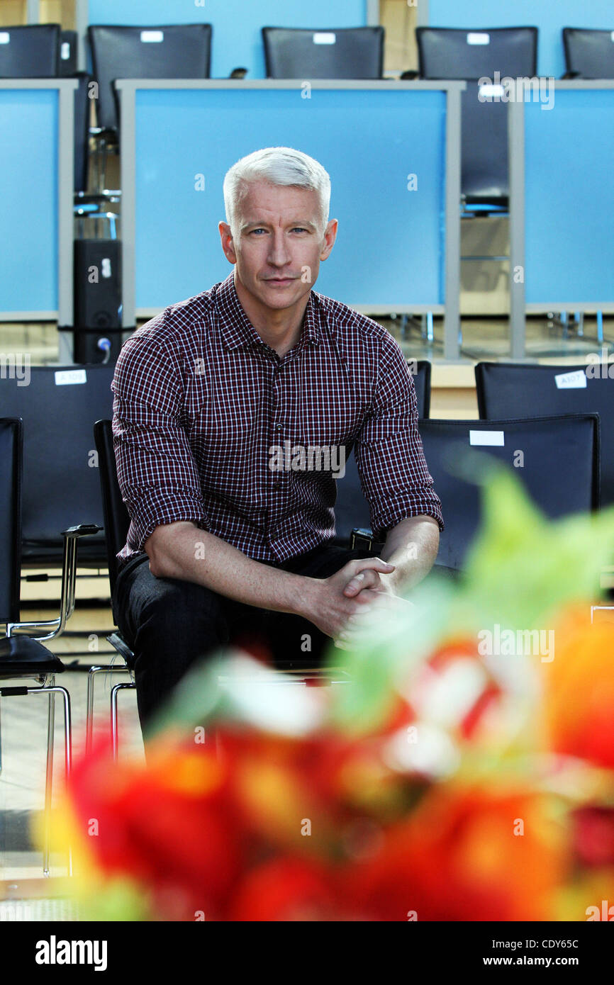 Nov. 11, 2011 - New York, NY, U.S. - ANDERSON COOPER on the set of his ...