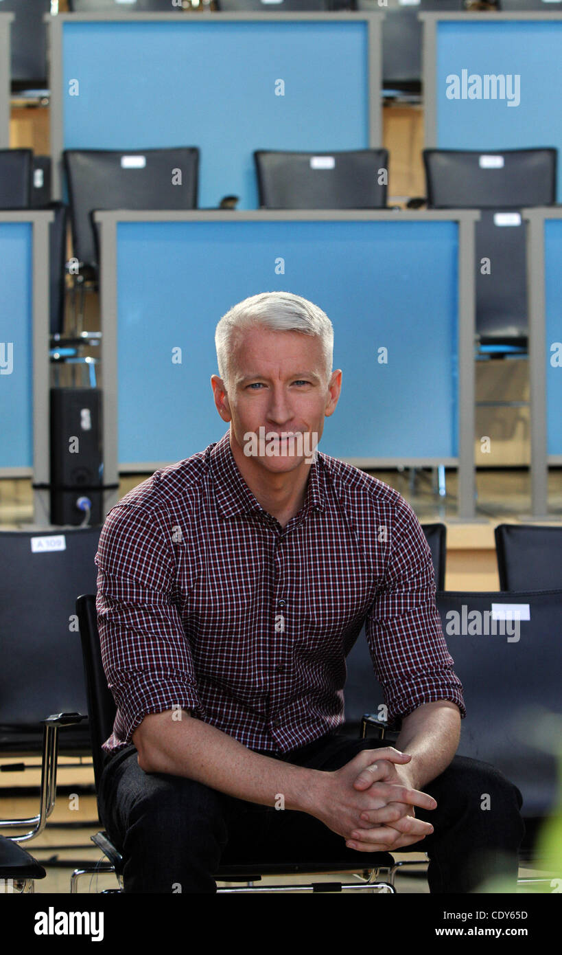 Nov. 11, 2011 - New York, NY, U.S. - ANDERSON COOPER on the set of his ...