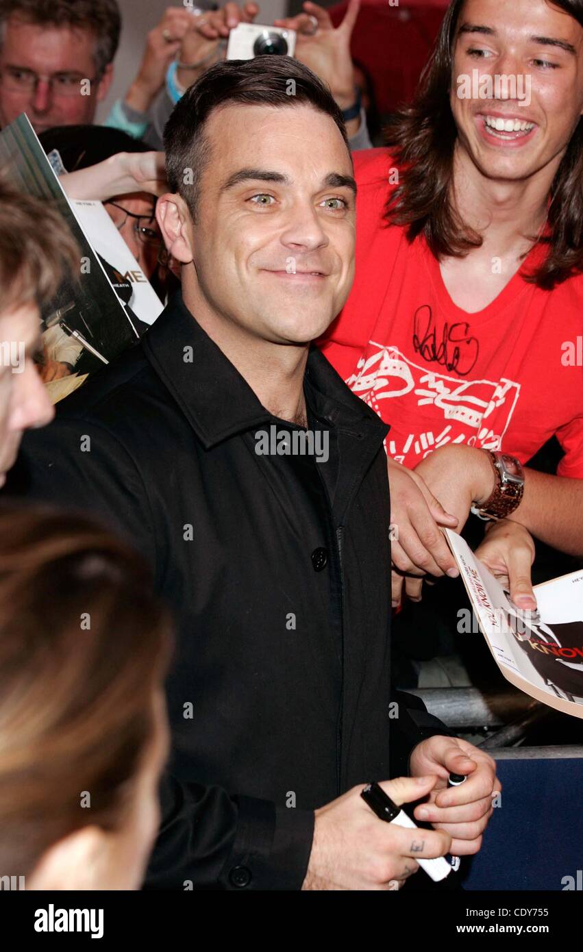 July 28, 2011 - Hollywood, California, U.S. - ROBBIE WILLIAMS.premiere ...