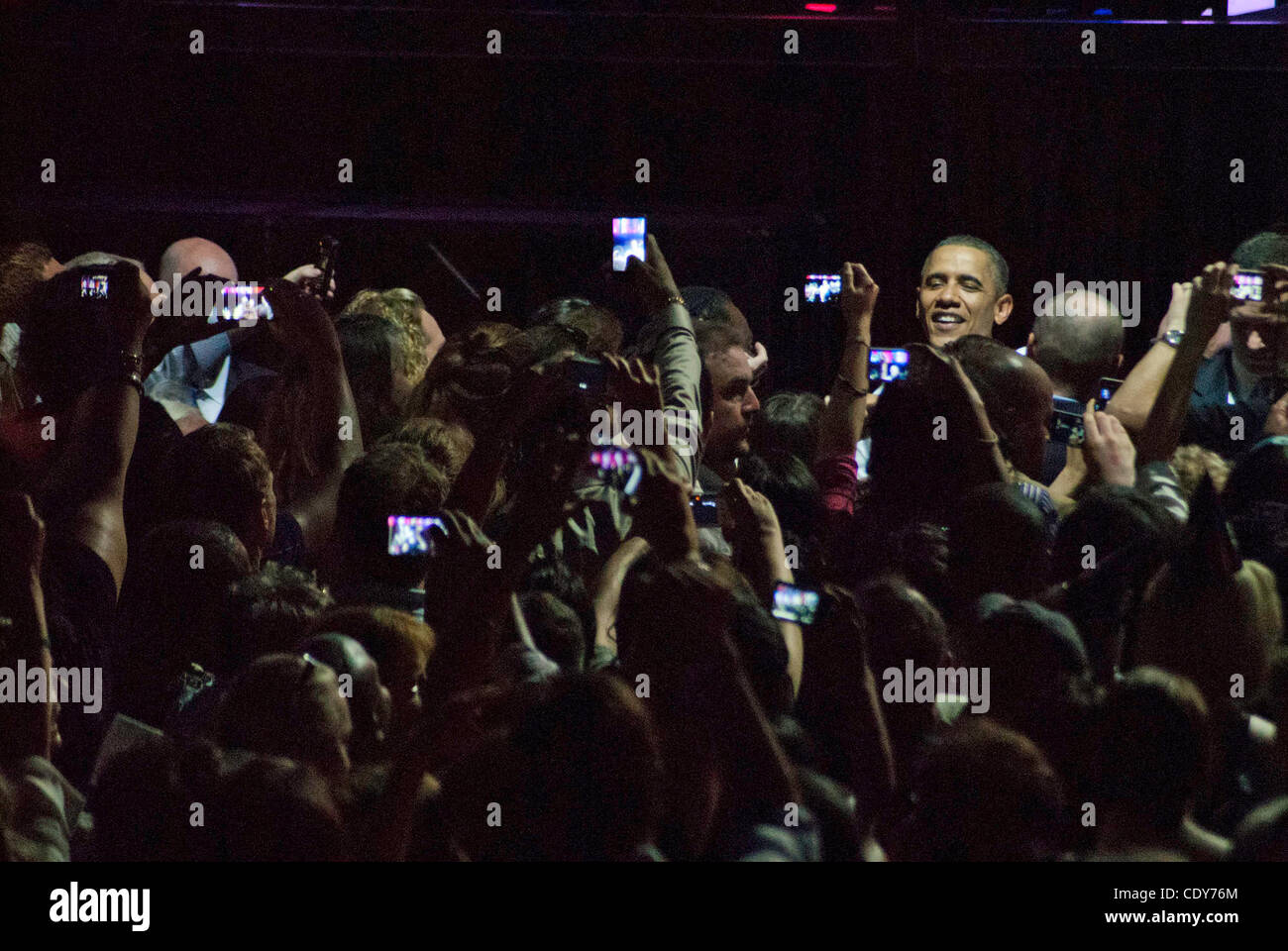 Obama crowd hands hi-res stock photography and images - Alamy
