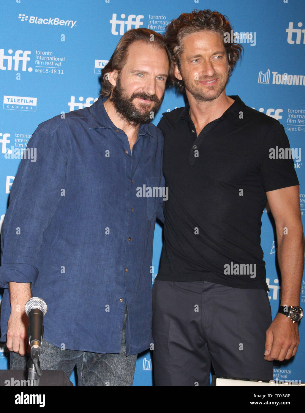 Gerard butler and ralph fiennes hi-res stock photography and images - Alamy