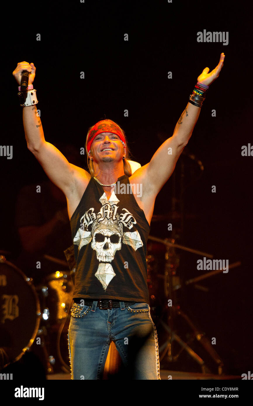 Bret Michaels (former lead singer of Poison) performing live at Rod ...