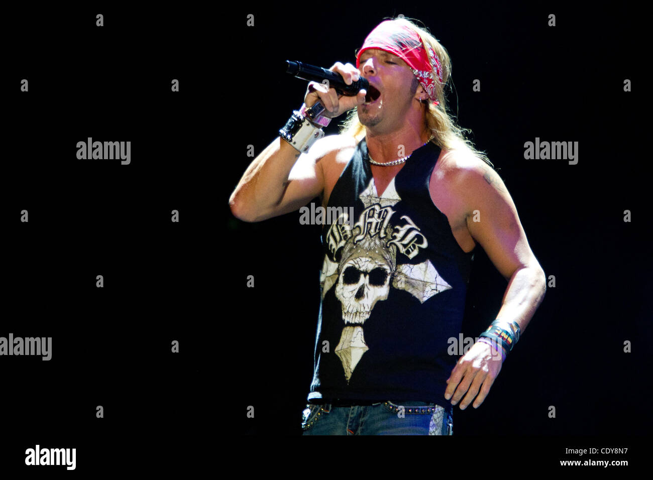 Bret Michaels (former lead singer of Poison) performing live at Rod ...