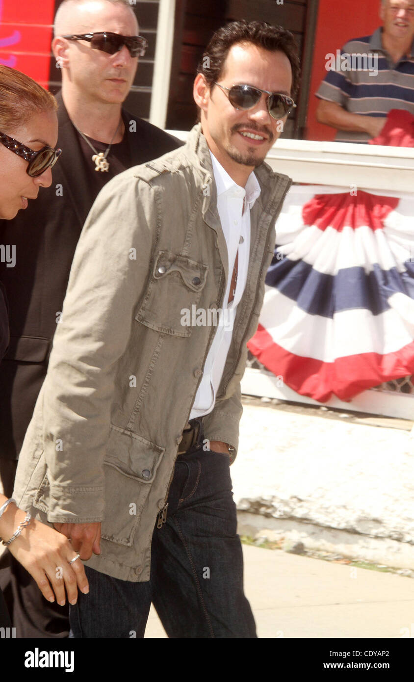 Sept. 8, 2011 - New York, New York, U.S. - Singer MARC ANTHONY poses ...