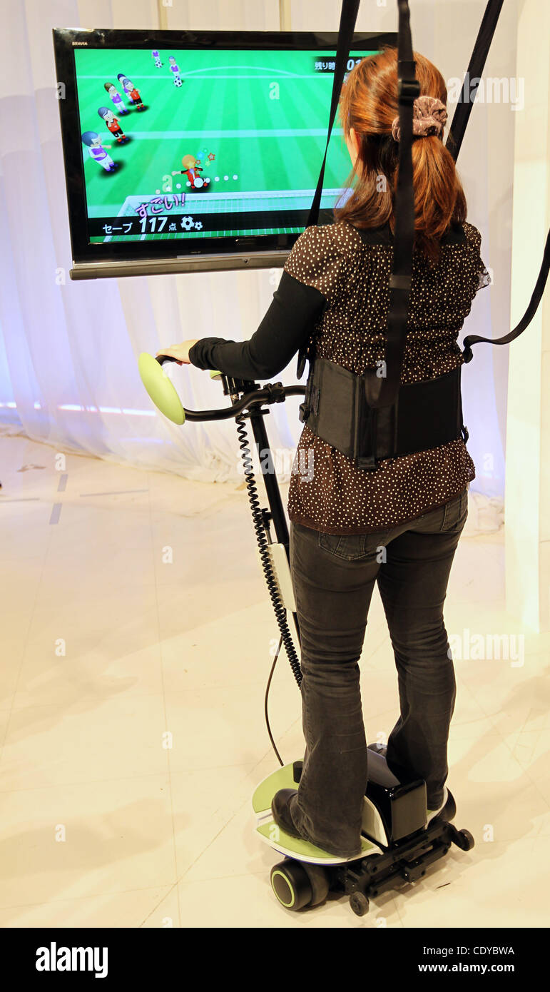 Nov. 1, 2011 - Tokyo, Japan - Man demonstrates to show Toyota Motors's ...