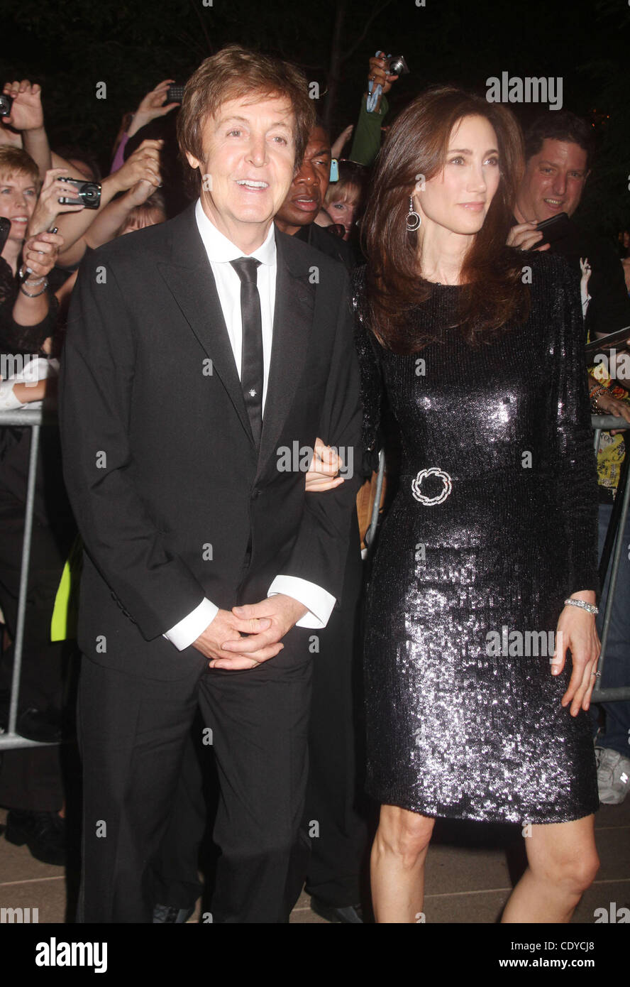 Sept. 22, 2011 - New York, New York, U.S. - PAUL MCCARTNEY and NANCY ...