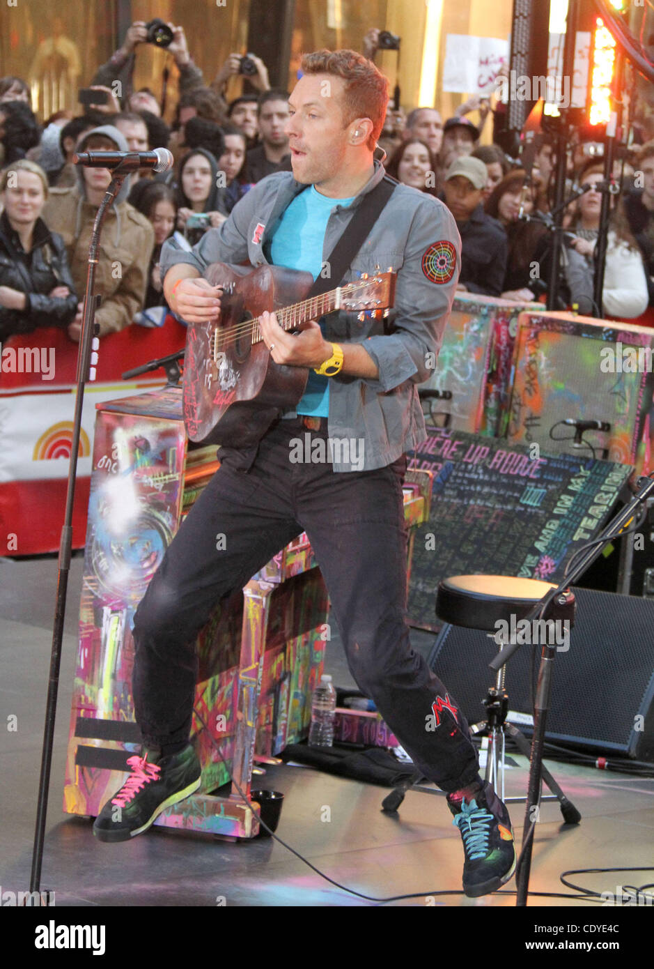 Oct. 21, 2011 - New York, New York, U.S. - Singer CHRIS MARTIN from the ...