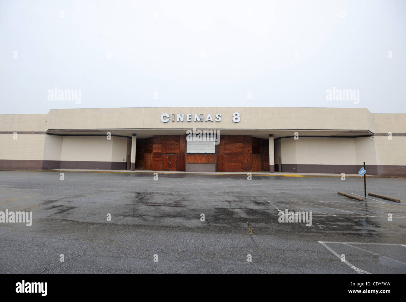 Closed movie theater hi-res stock photography and images - Alamy