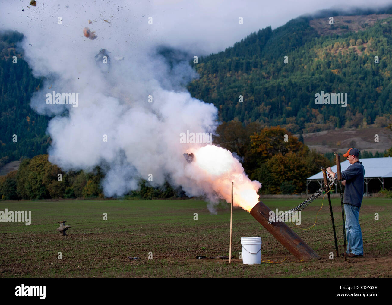 Pumpkin cannon hi-res stock photography and images - Alamy