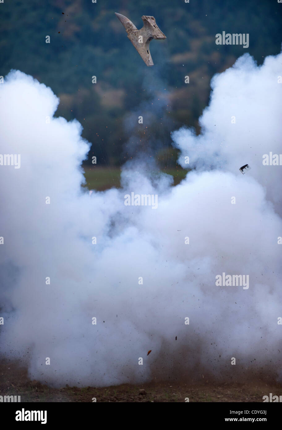 Oct. 29, 2011 - Umpqua, Oregon, U.S - A steel anvil is launched into ...