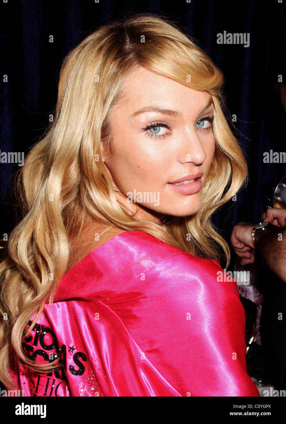 Victorias secret model candice swanepoel High Resolution Stock ...