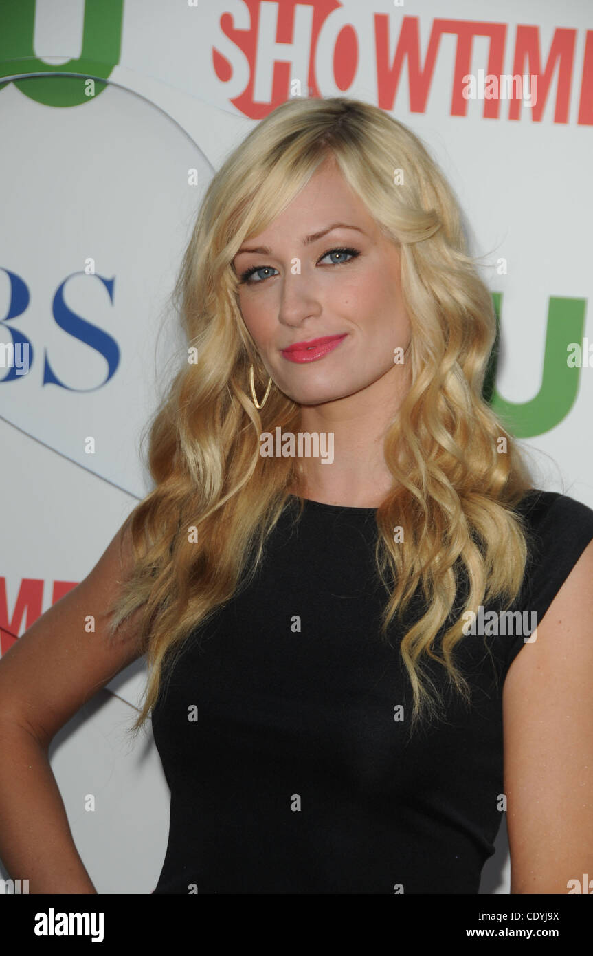 Beth behrs cbs cw showtime hi-res stock photography and images - Alamy