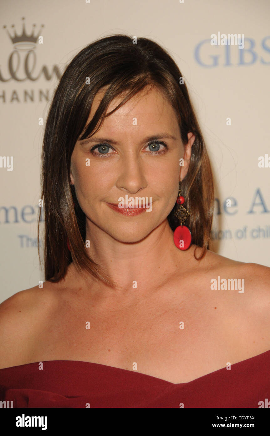Oct. 1, 2011 - Los Angeles, California, U.S. - Kelly Martin Attending ...