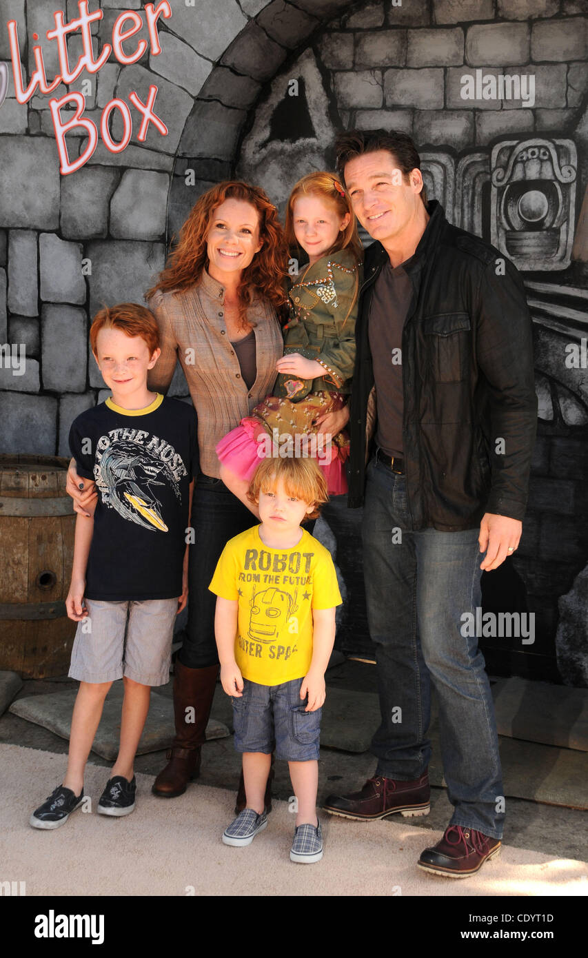 Oct. 22, 2011 - Los Angeles, California, U.S. - Robin Lively Attending ...