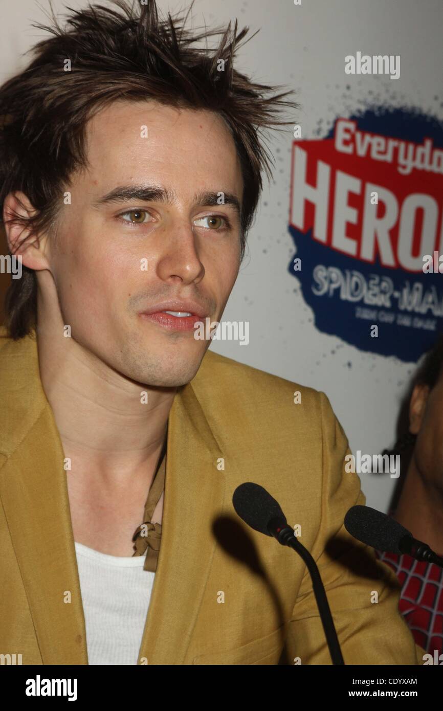 Sept. 21, 2011 - New York, New York, U.S. - REEVE CARNEYREEVE CARNEY ...