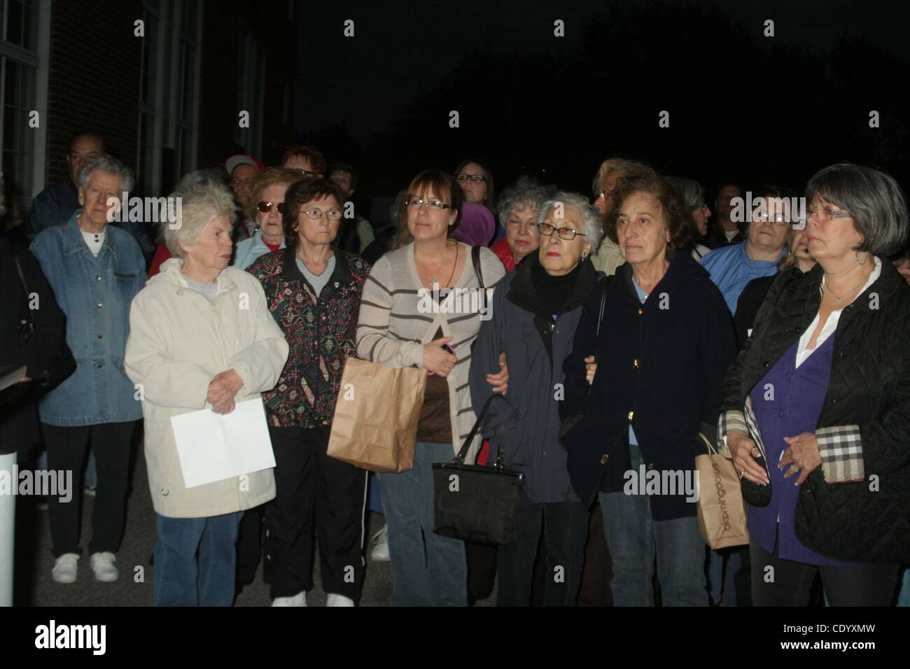 Oct. 16, 2011 - New York, New York, U.S. - RESIDENTS SHOW THEIR SUPPORT ...